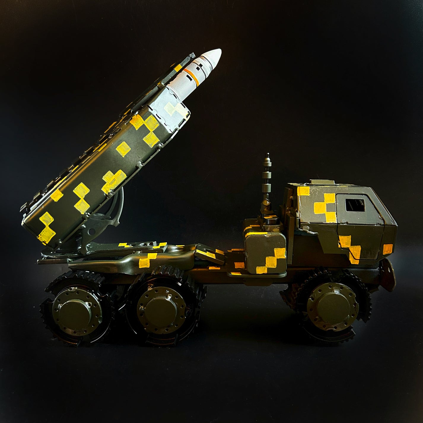 HIMARS firing ATACAMS: 40x33x13 (LxHxW) – Ukraine Aid Operations